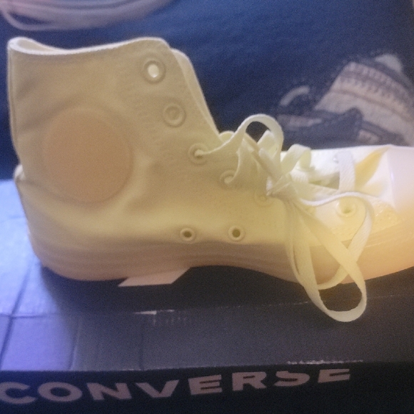 Converse | Shoes | Converse Kids Hightop Sneakers Light Yellow | Poshmark